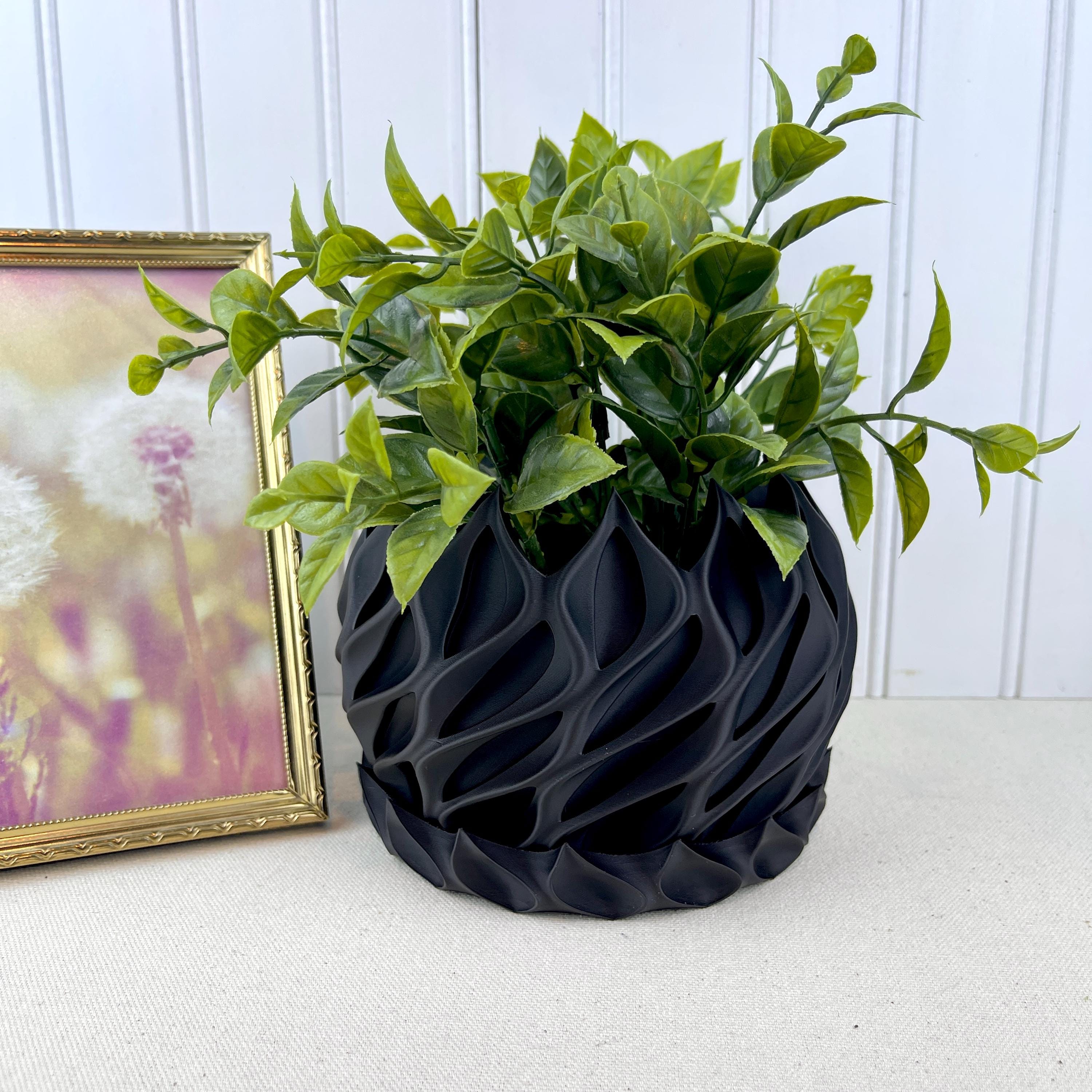 Twisted Planter Pot, Small Indoor Flower Pot – Print Haus 3D